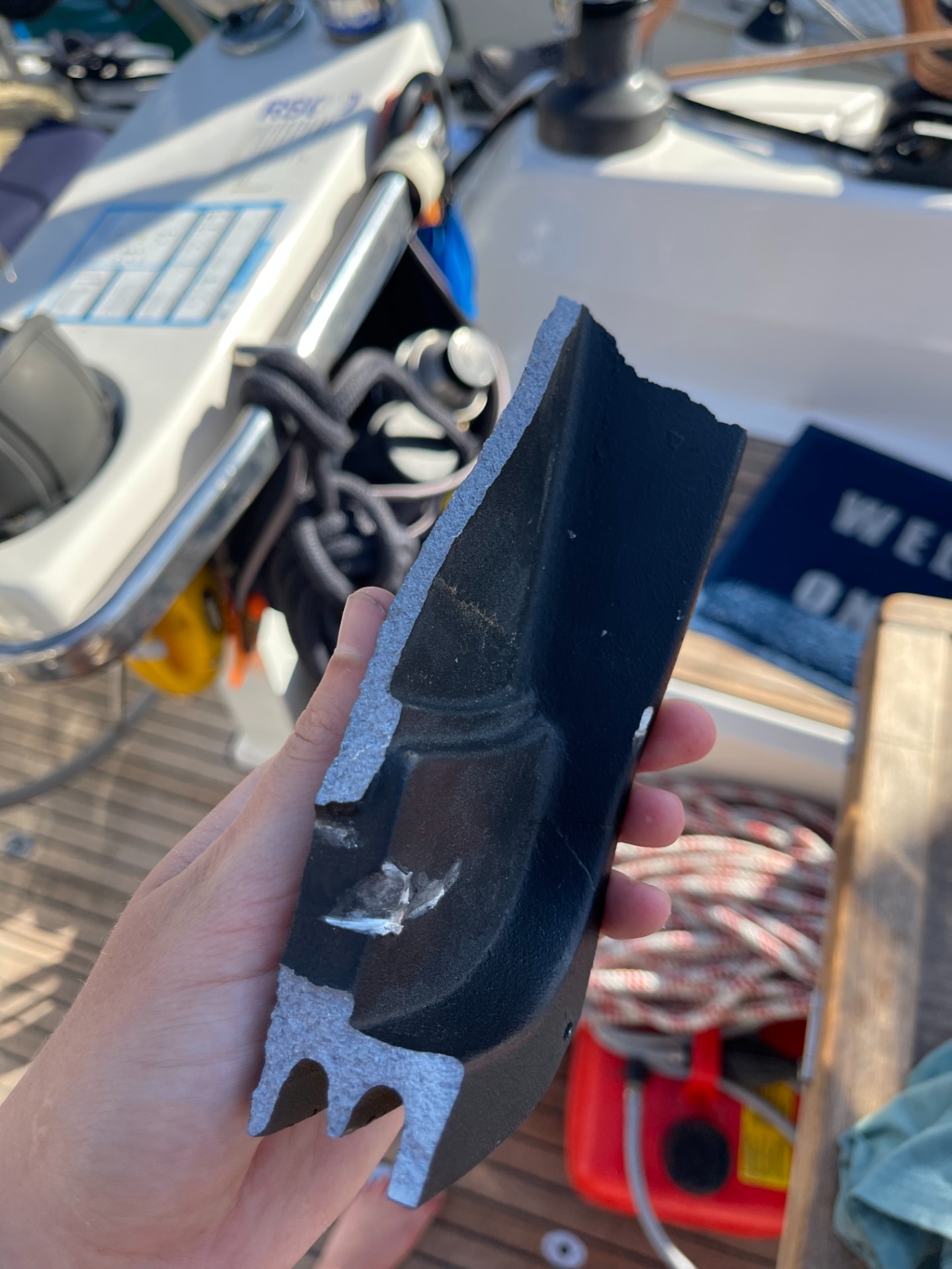 Båt på land, oversikt på skader :: FestinaLente